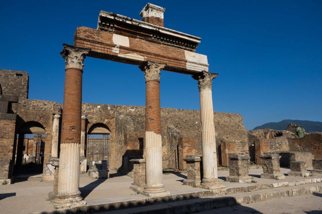 Photo Pompéi pierre précieuse du Vésuve